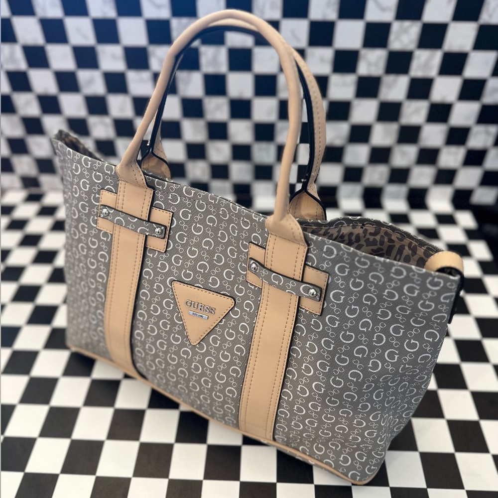 New Guess Monogram Logo Tote Bag, Large. Gray & Cream - Gem